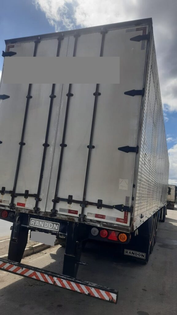 Carreta Baú Randon ano 2009/2010, com pneus, 28 paletes – CARVEL